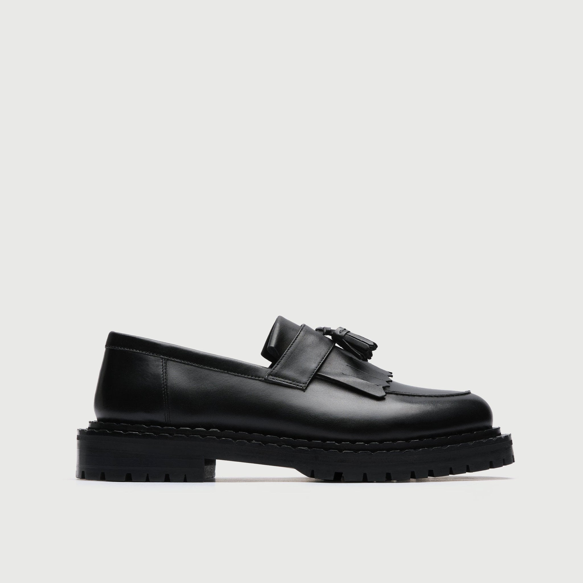 Walk London Jagger Fringe Tassel Loafer | Black | Official Site